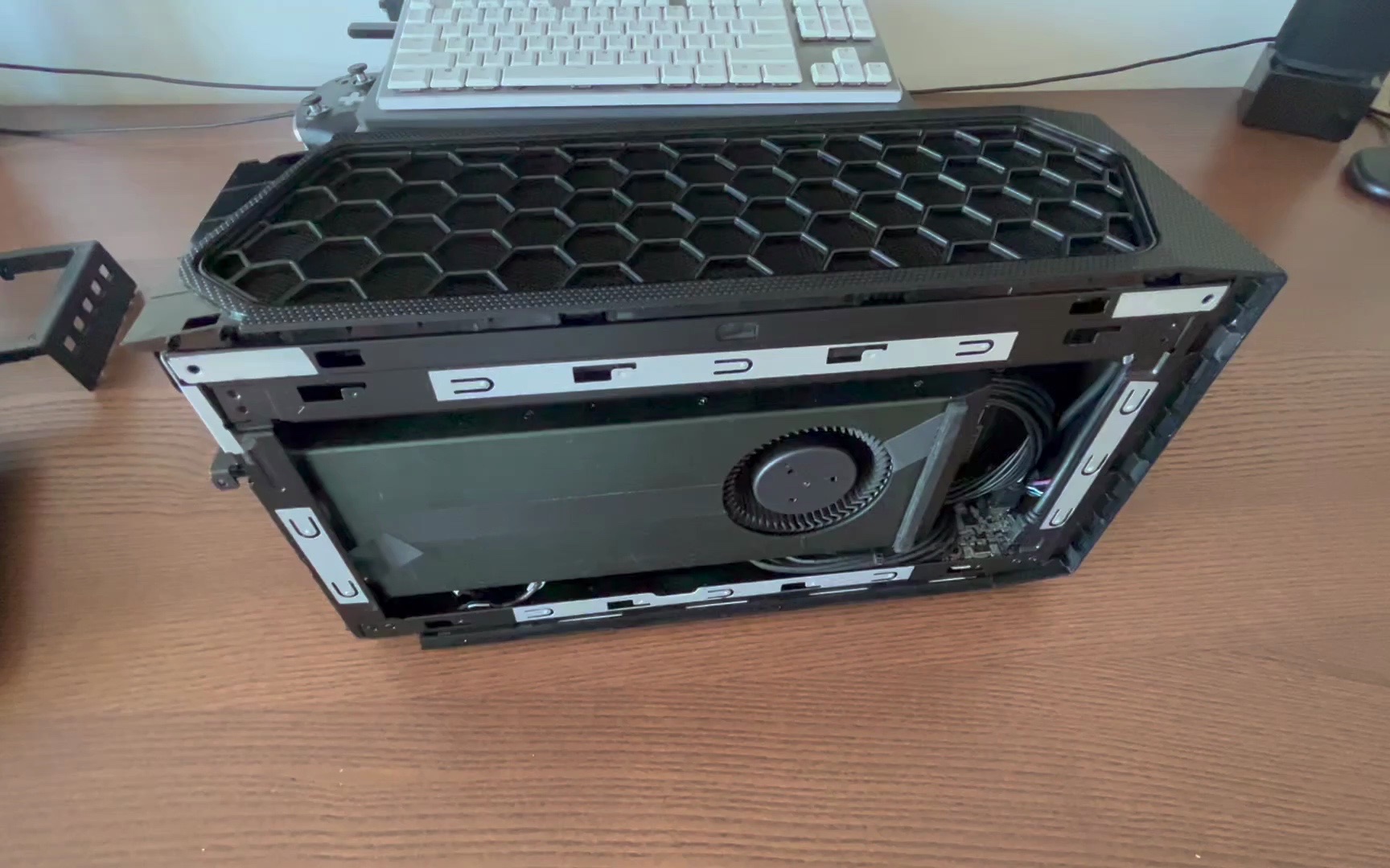 可能是最小的4090 ITX，英特尔NUC 12搭配4090涡轮卡-Mr_Gubbe-Mr_Gubbe-哔哩哔哩视频