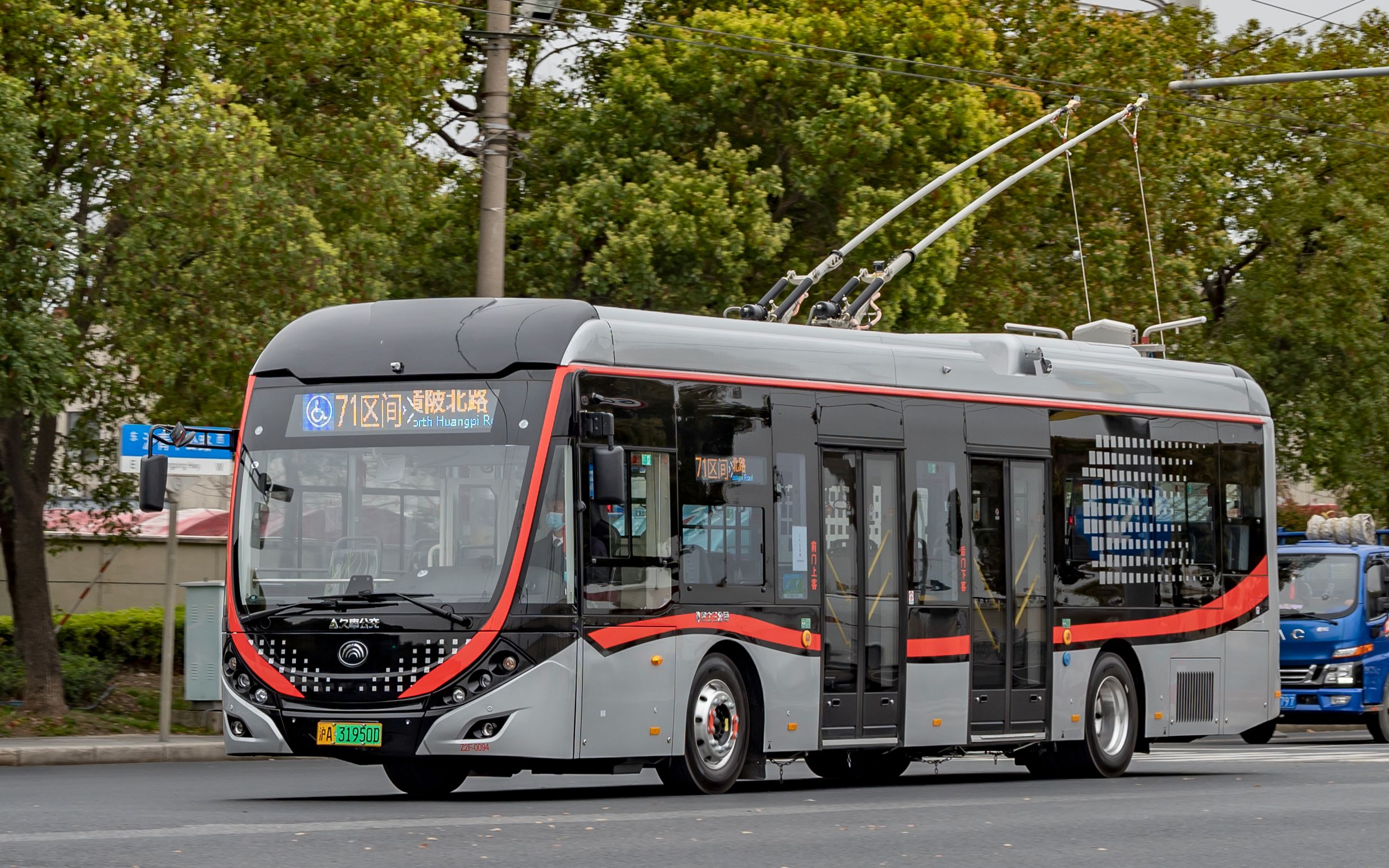 等了一年终于上线了！！乌鲁木齐公交集团502宇通U10黑金刚行驶原声+上车